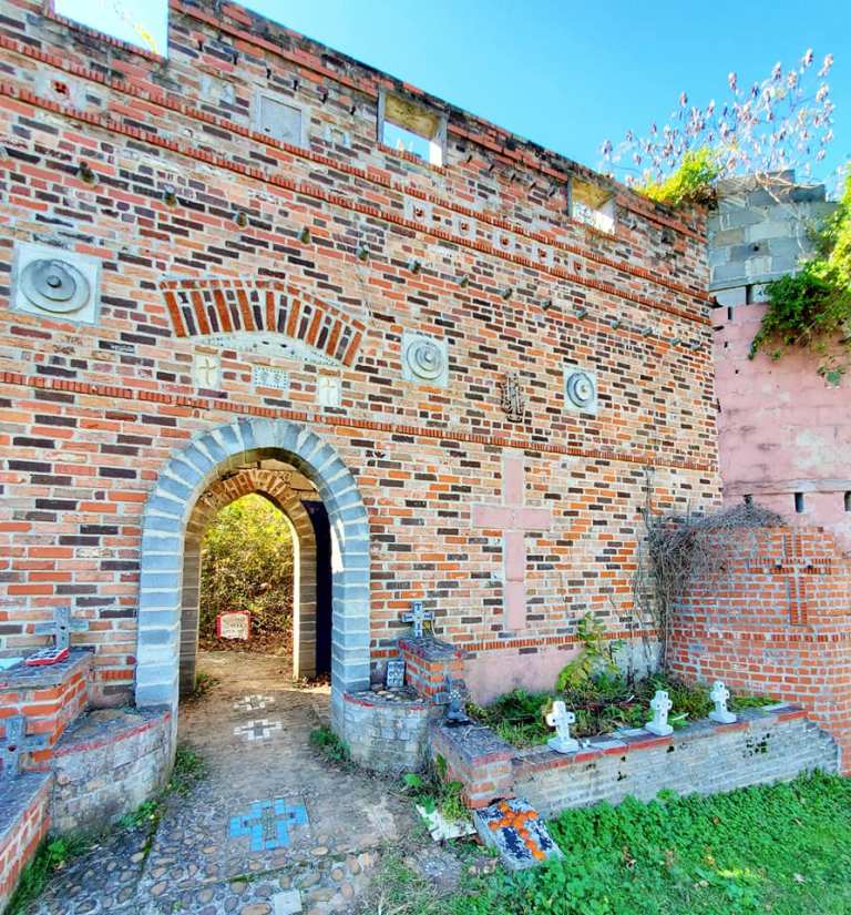 Greenback Castle: A Religious Fanatic’s Spooky Junk Shrine – Fernweh ...